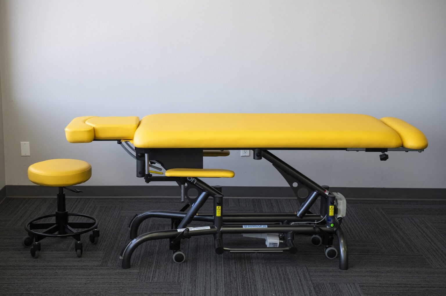 Electric Hi-Lo Massage Table | Massage Therapy | Treatment Table | Cardon
